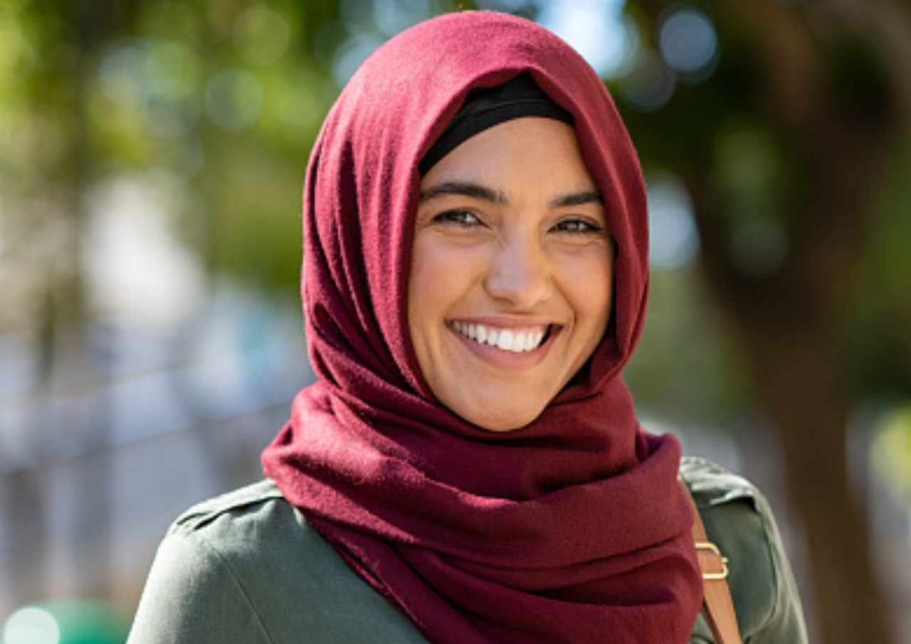 Pentingnya Menutup Aurat bagi Wanita Muslim - Mitrapost.com