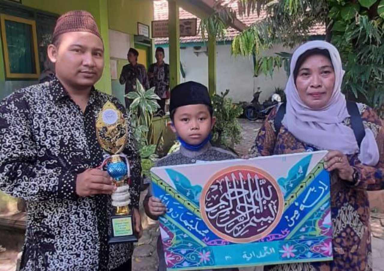 Zulfikar Kaligrafer Cilik Luangkan Waktu 4 Jam Perhari untuk Berlatih ...